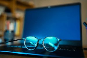 The Comprehensive Guide to 6 Key Blue Cut Lenses Applications - Seesee ...
